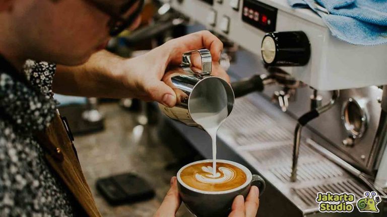 Mengenal Barista: Tugas, Skill dan Gajinya di Indonesia