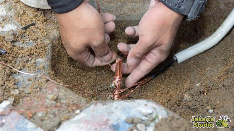 Grounding pada Stop Kontak: Fungsi dan Cara Memasangnya