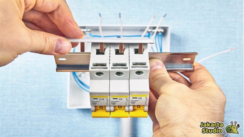 MCB 3 Phase: Pengertian, Ukuran, Rumus, dan Cara Menghitungnya
