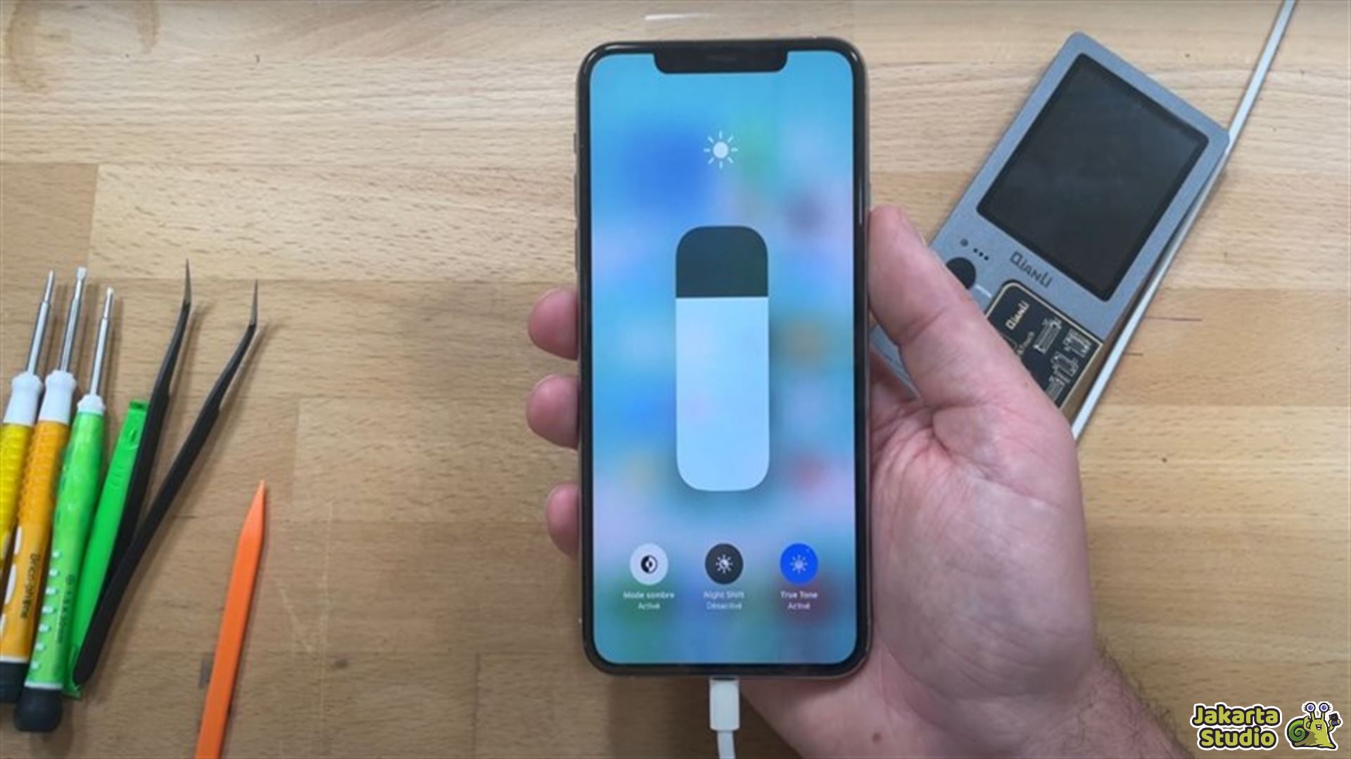 Fungsi Fitur True Tone Pada HP iPhone